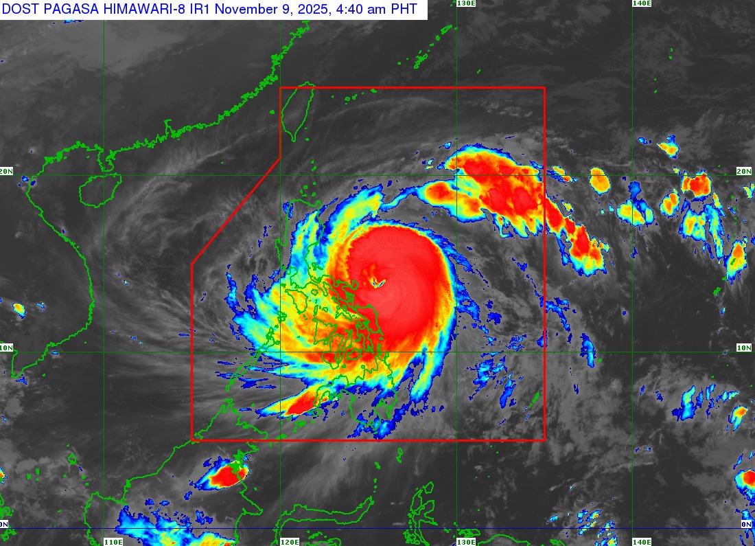 Typhoon Uwan Rapidly Intensifies as It Moves Closer to Catanduanes ...